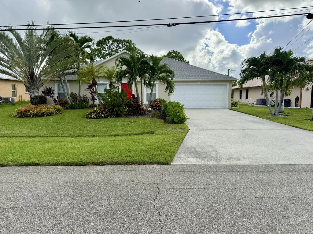 5890 Dowse Street Port Saint Lucie, FL