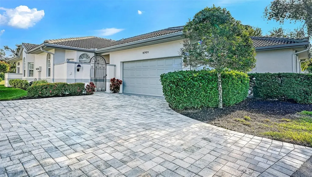 5701 Long Common Circle Sarasota A4672910 | Phaidra McDermott
