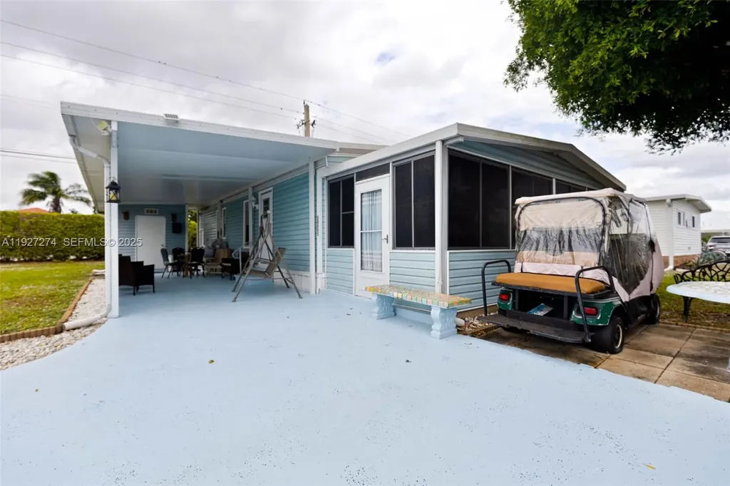 53005 Del Rio Bay Palm Beach, FL