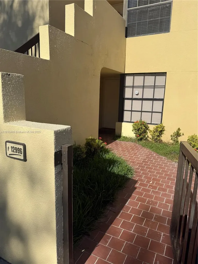 12996 Sw 88th Lane Miami, FL