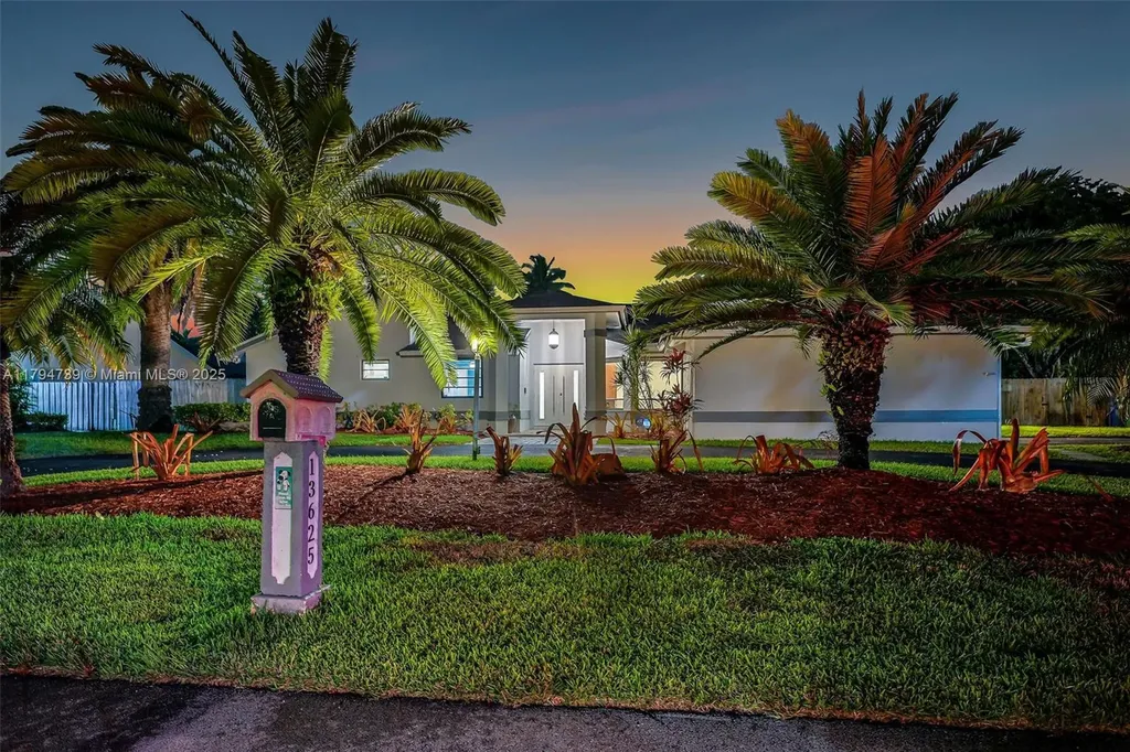 13625 Sw 104th Court Miami, FL