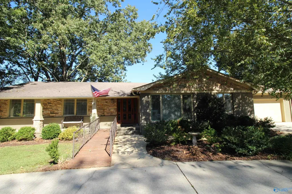725 Lily Flagg Road Se, Huntsville, AL 35802 | 21900473 | Benchmark ...