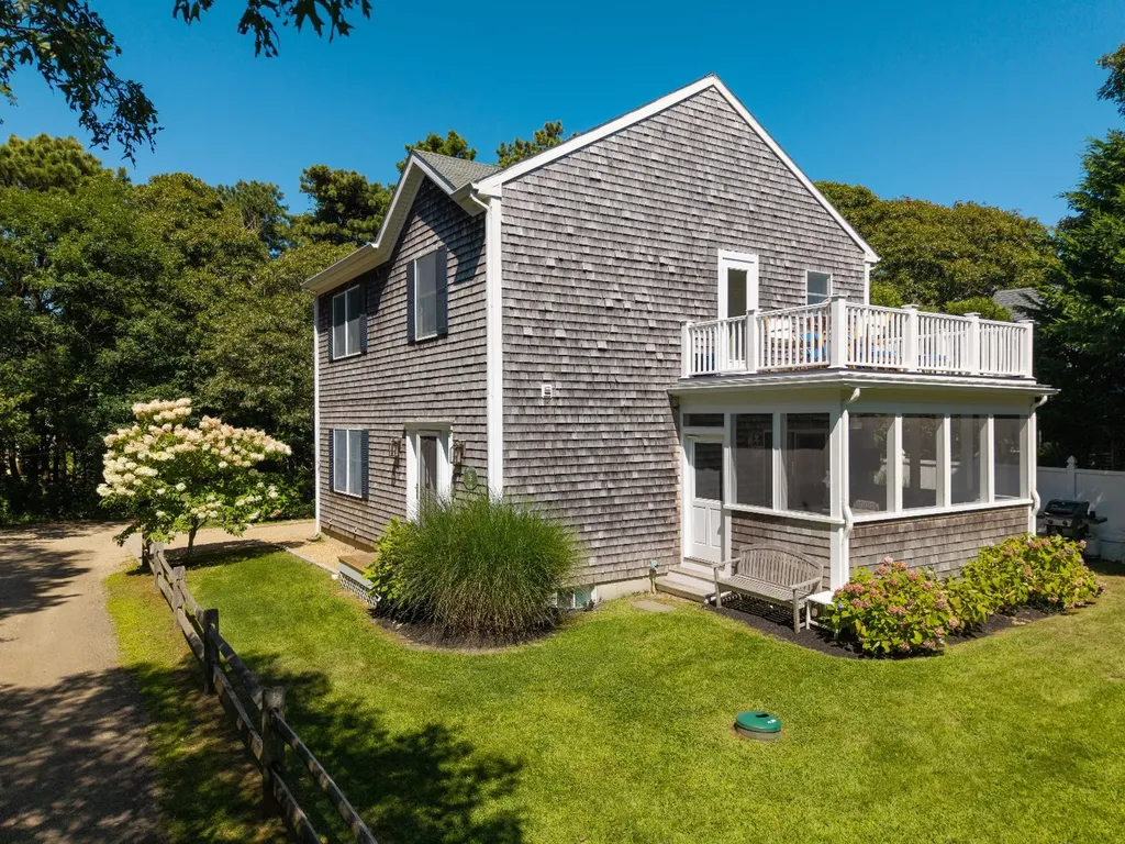 Winne Avenue, Oak Bluffs, MA | 43669 | Grace Hagerty
