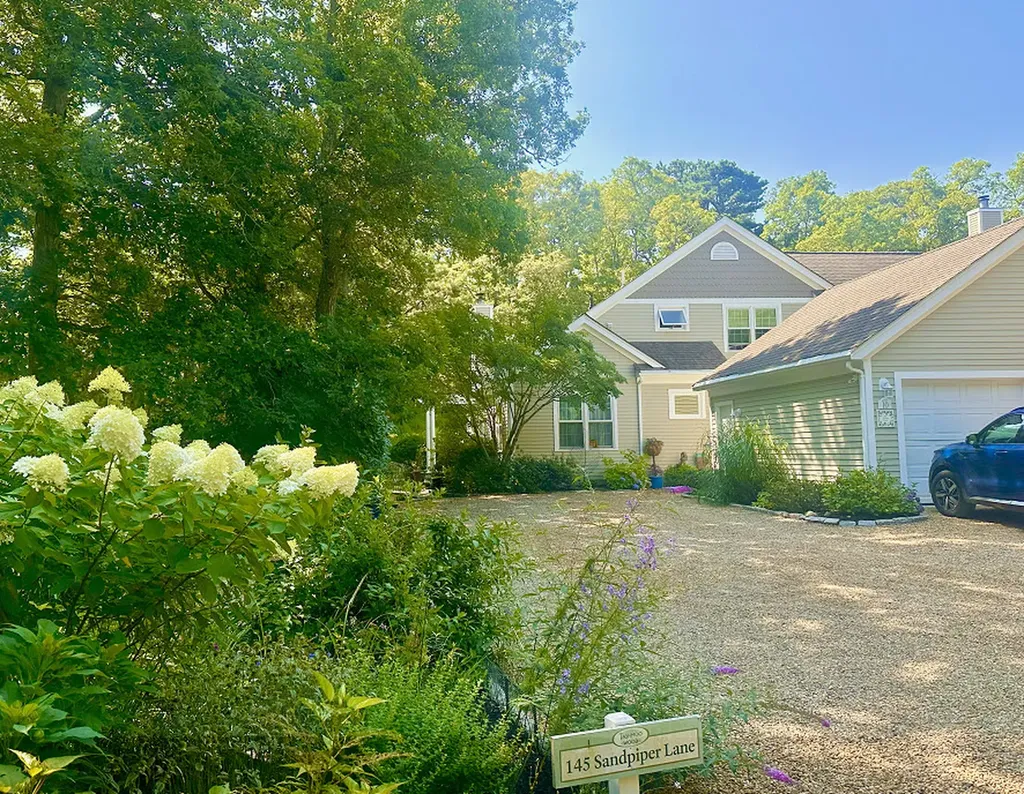 Sandpiper Lane, Vineyard Haven, MA | 43304 | Grace Hagerty