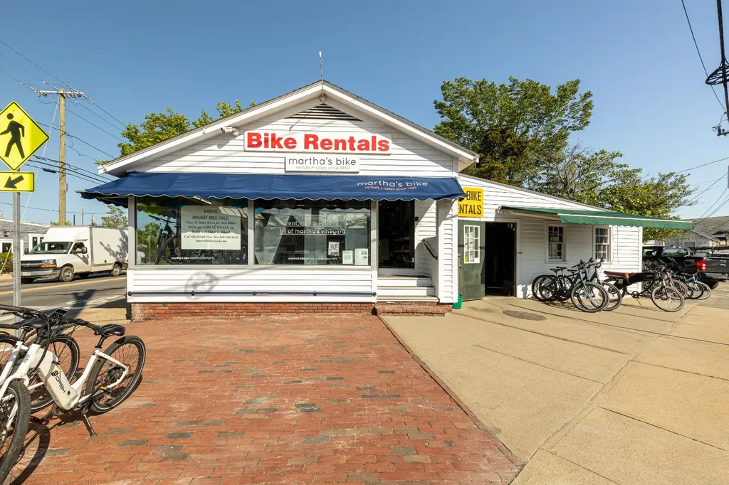 Lagoon Pond Road, Vineyard Haven, MA | 42148 | Grace Hagerty