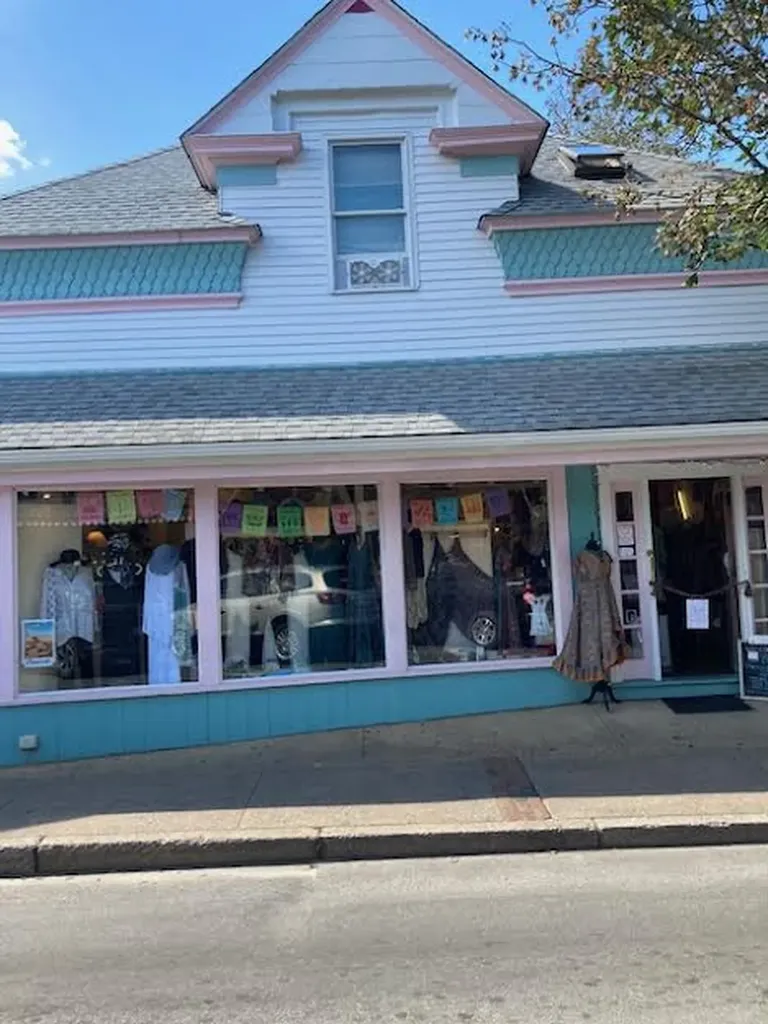 Circuit Avenue, Oak Bluffs, MA | 42139 | Grace Hagerty
