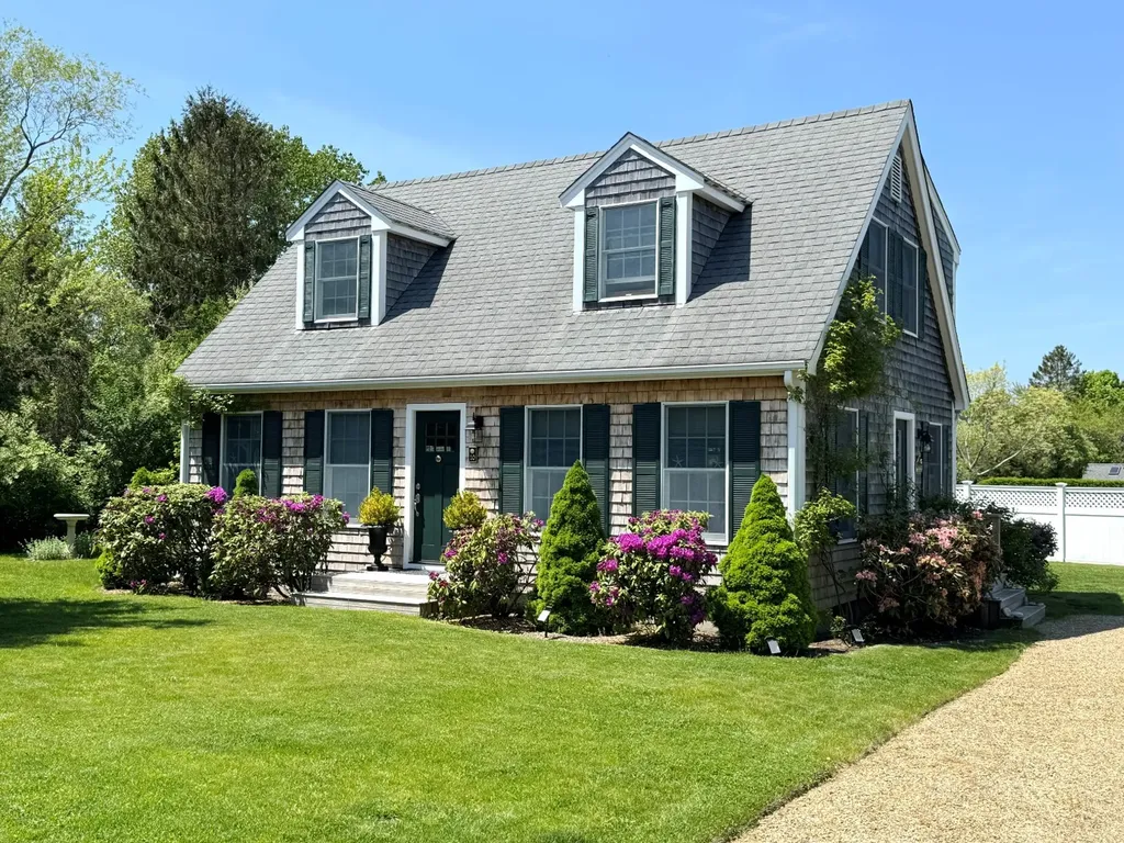 Lauras Way, Oak Bluffs, MA | 42088 | Grace Hagerty