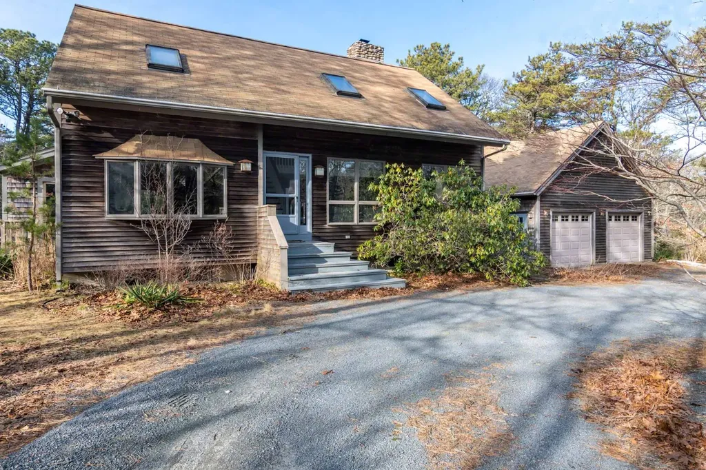 48 Puritan Drive Oak Bluffs, MA | Martha's Vineyard Real Estate