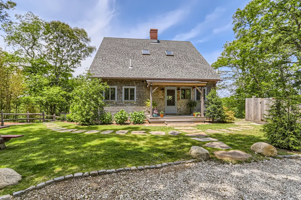 83 William Norton Road Vineyard Haven, MA | Martha's Vineyard Real Estate