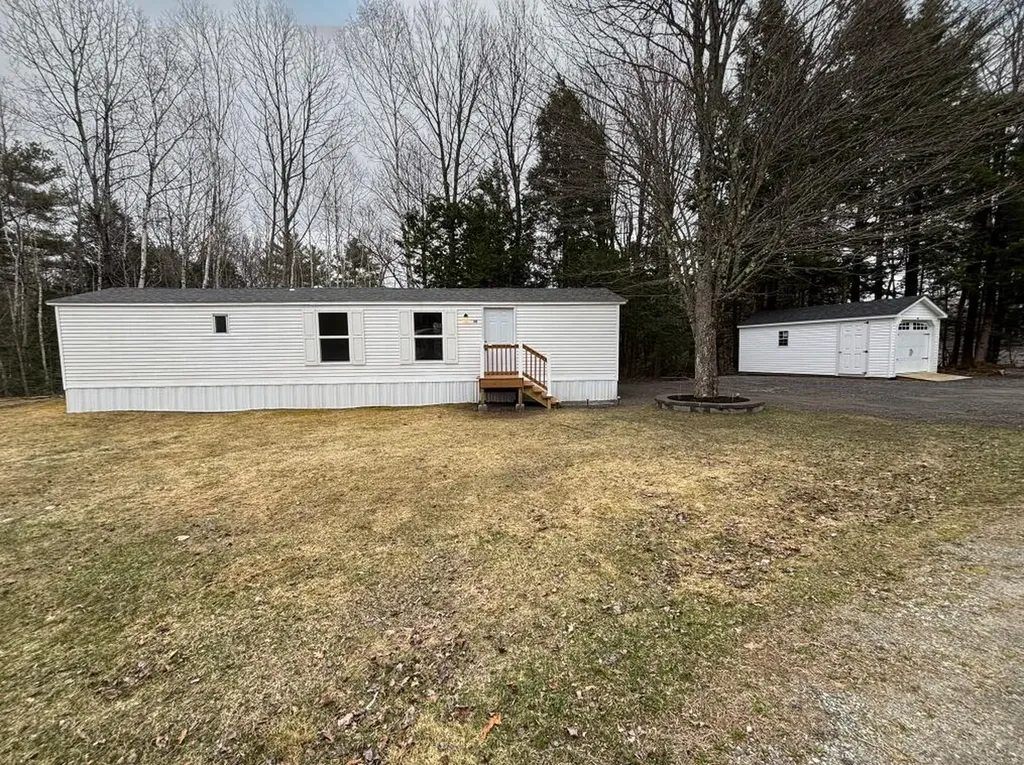 38 Round Stone Road, Mount Vernon, ME 04352 | [Brand Name]