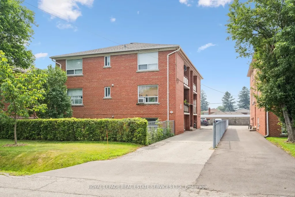 19 Dover Drive N Toronto - W12347383 | The Zahnd Team