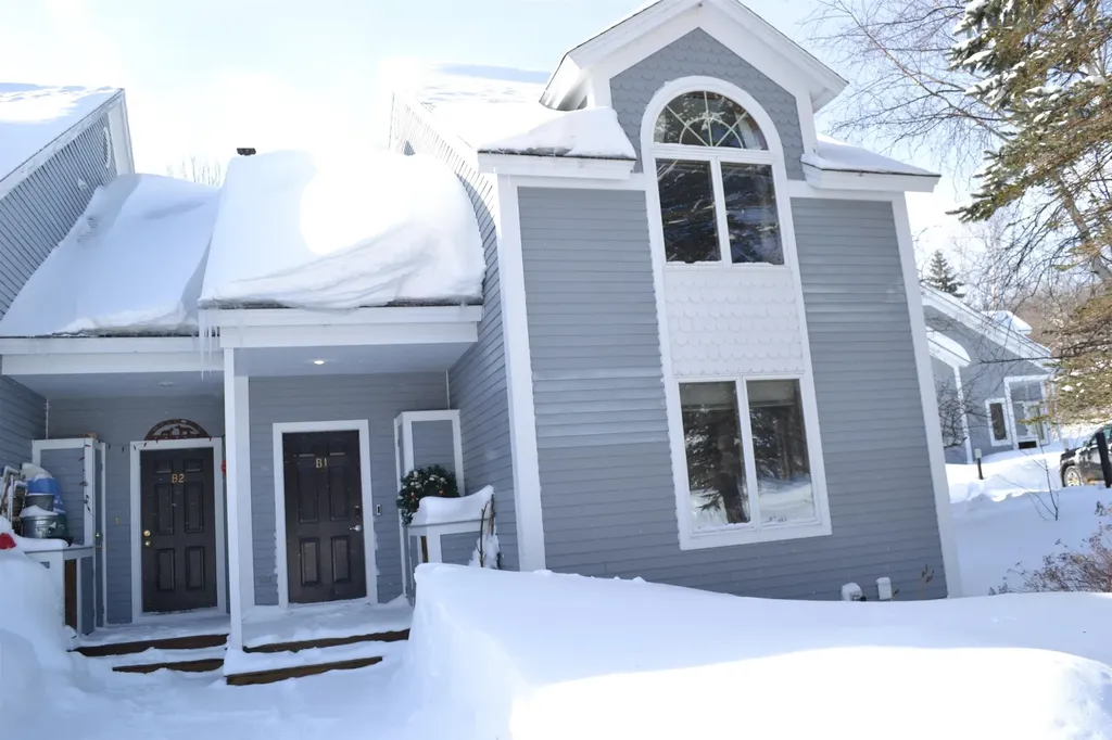 3277 Vt Route 242 Jay, VT