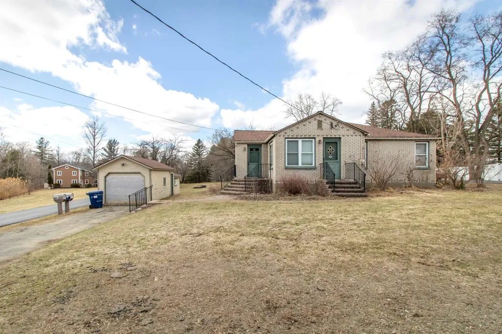 573 Sias Avenue, Newport City, VT 05855 | 5040296 | CENTURY 21 Farm ...