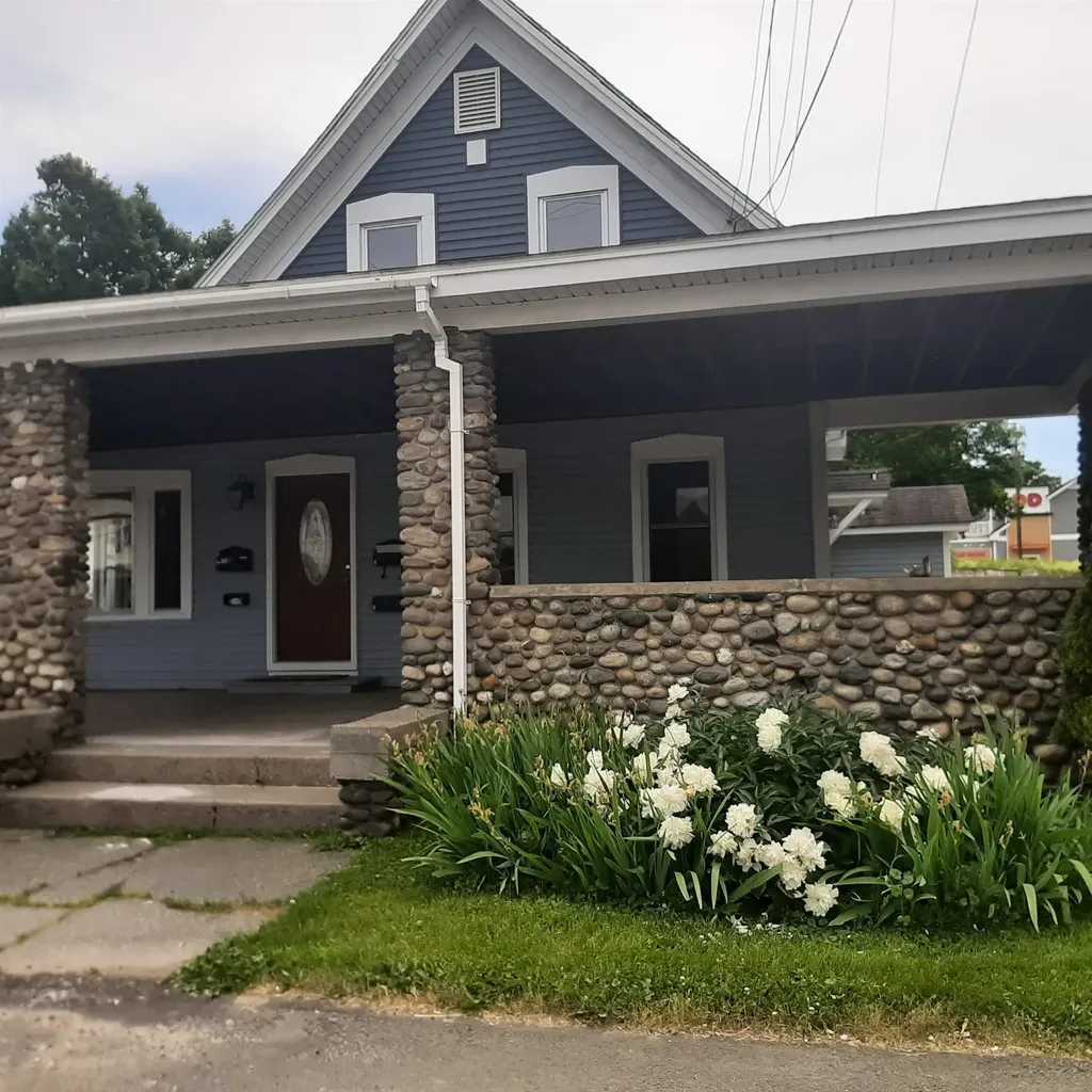 10 Parsons Street, Colebrook NH Real Estate Listing | MLS# 5049120 Teamner