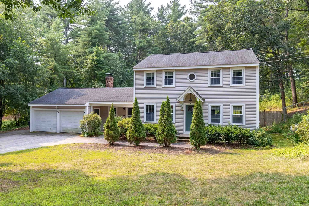 14 Martin Lane Litchfield, NH