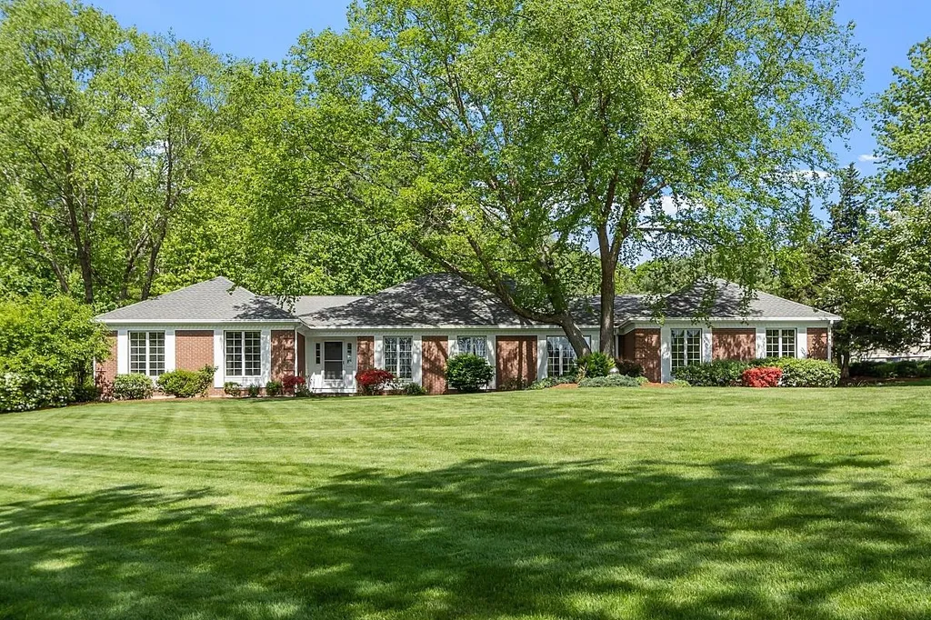 10 Carriage Lane, Salem, NH 03079 | 4913062 | Pelletier Realty Group