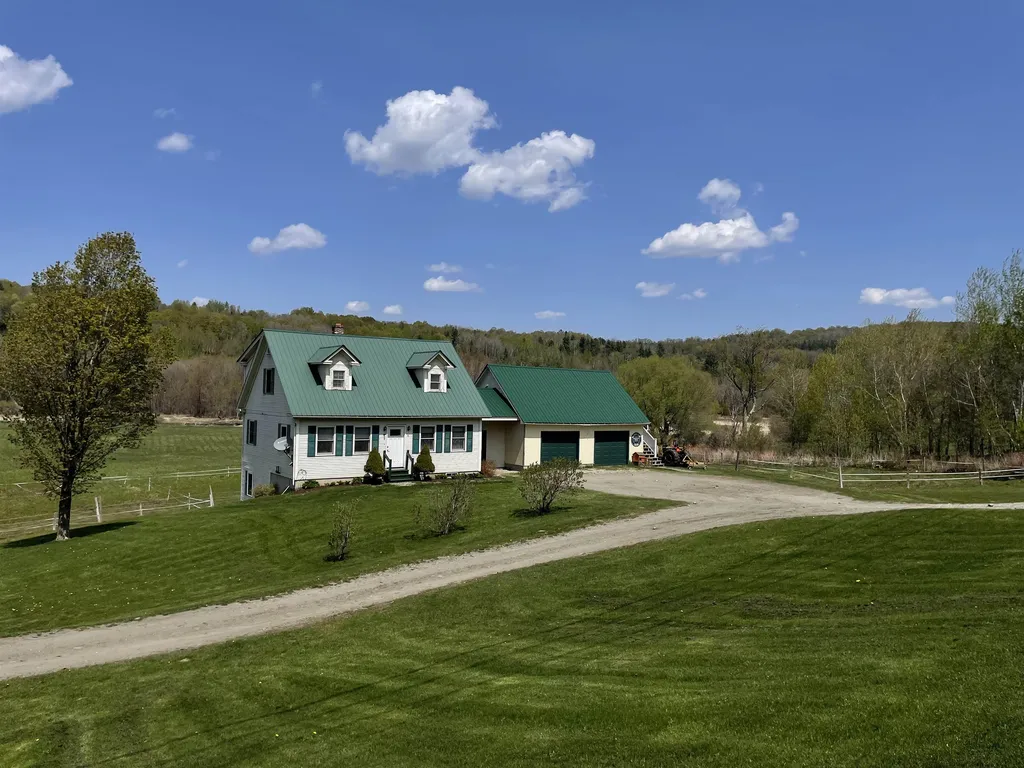 3957 Vt Route 105 Derby, VT