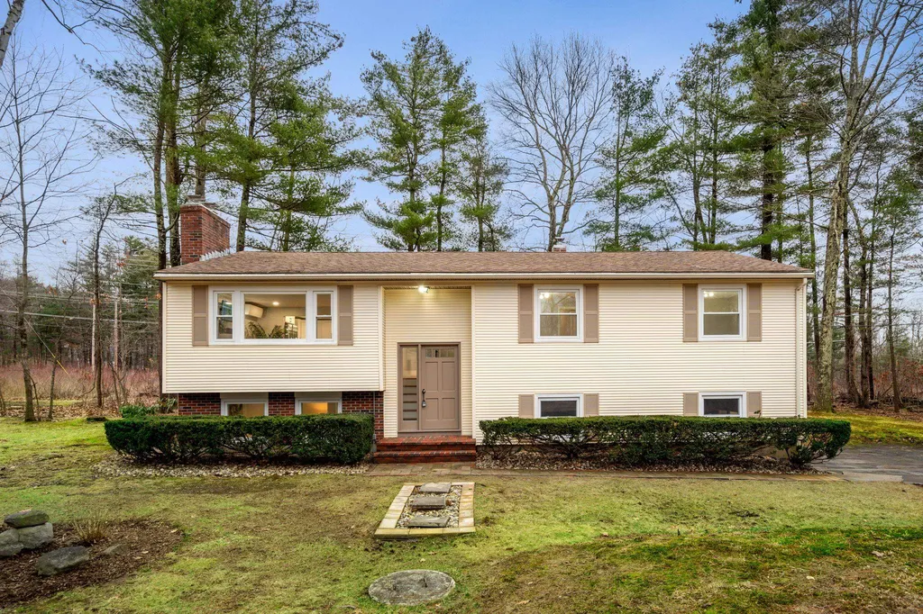 12 Olde Coach Road Derry, NH