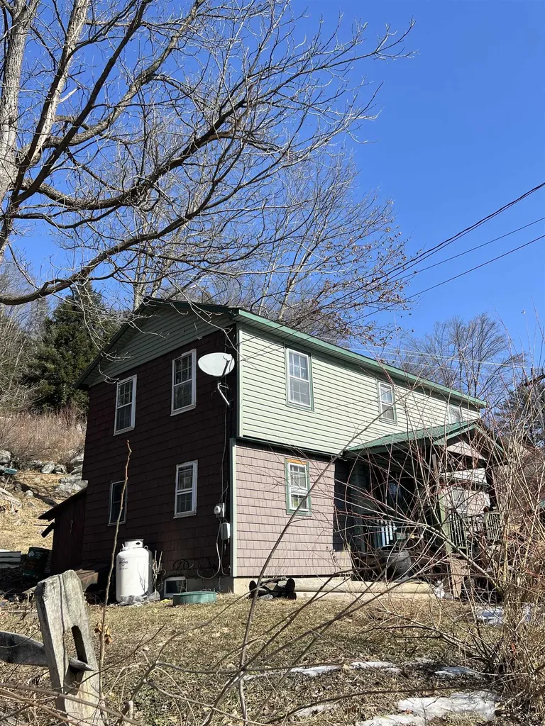 32 Fairground Heights Springfield, VT