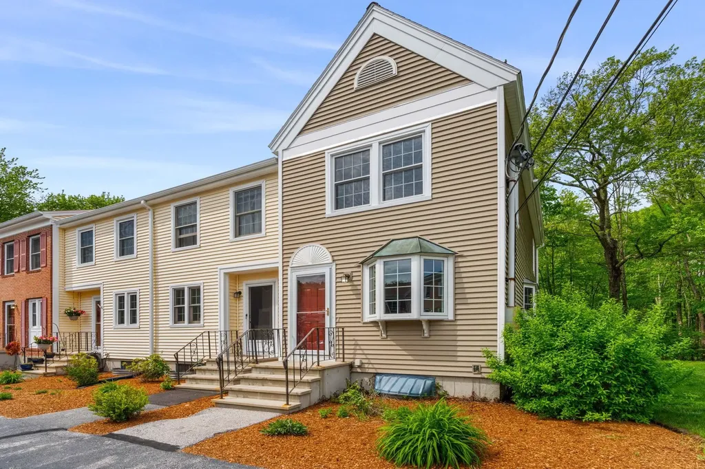 528 Fox Hollow Way, Manchester NH Real Estate Listing | MLS# 4997579 ...