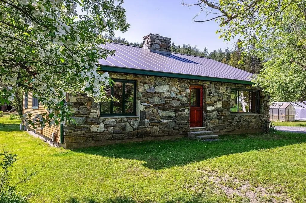 19 Broad Brook Drive, Bridgewater VT Real Estate Listing | MLS# 4996426