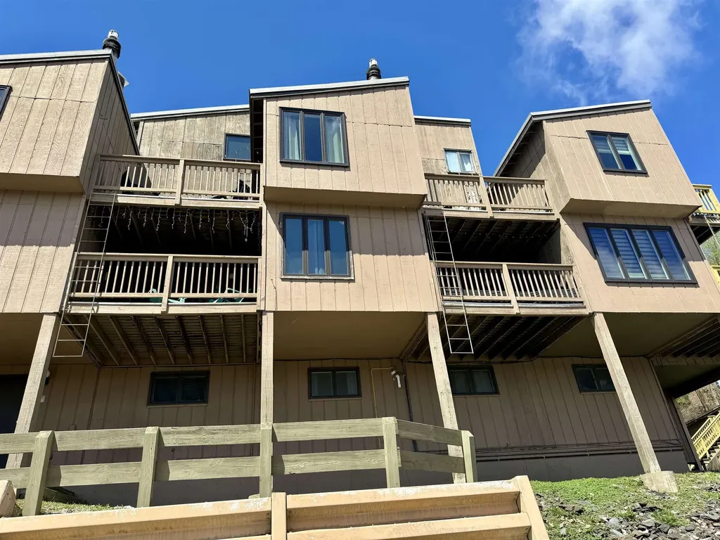 67 North Lynx Warren, VT