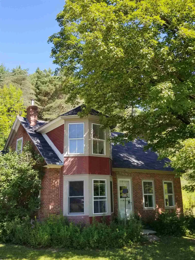 2155 Vt Route 11 East Chester, VT