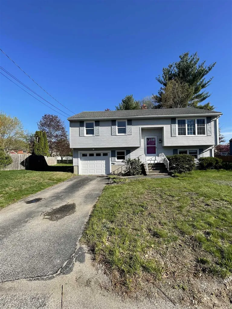 90 Calvert Circle Manchester, NH