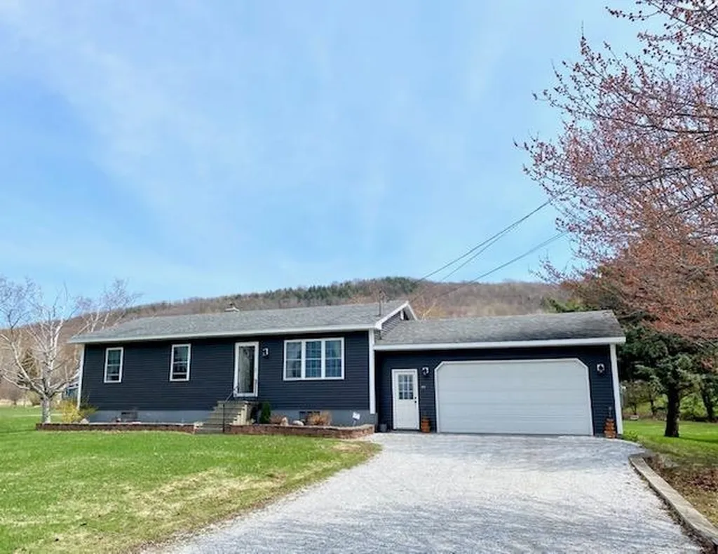 1227 Fairfax Road, St. Albans Town, VT 05478 | 4859842 | Geri Reilly ...