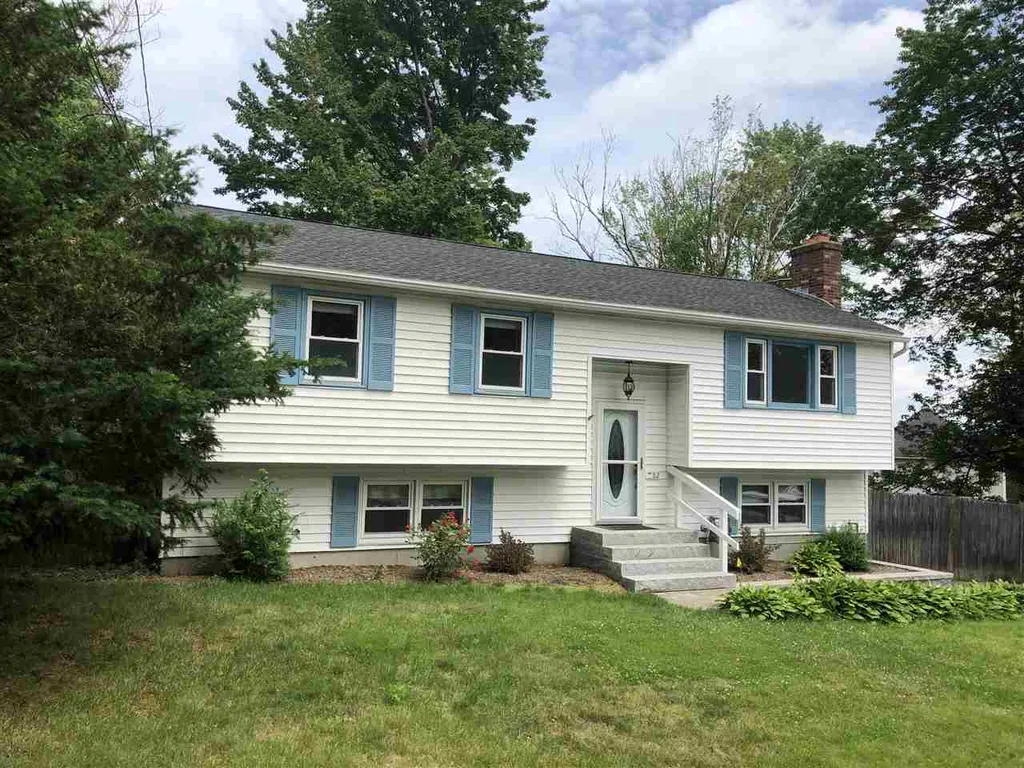 82 Warren Avenue, Goffstown, NH 03045 | 4759843 | Pelletier Realty Group