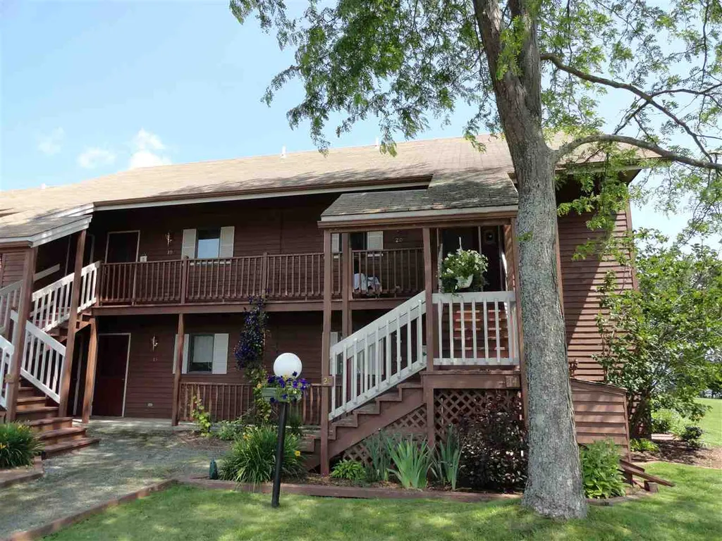 383 Holbrook Bay Commons Street Newport Town, VT