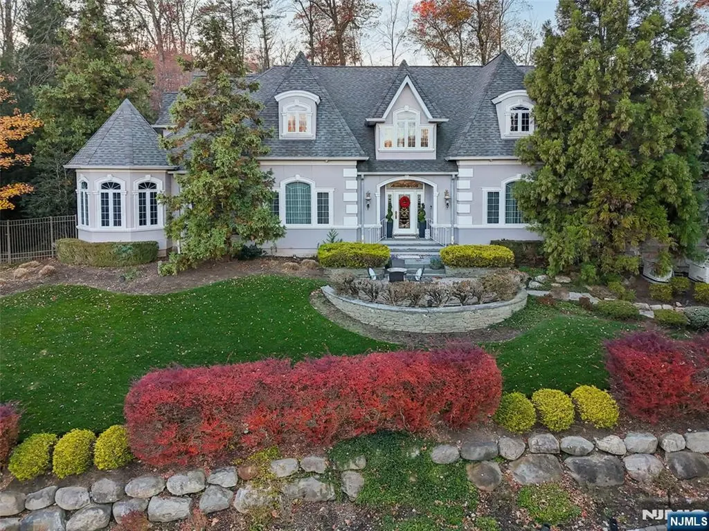 14 Henion Garden, Mahwah NJ | 25039296 - Christie's International Real ...