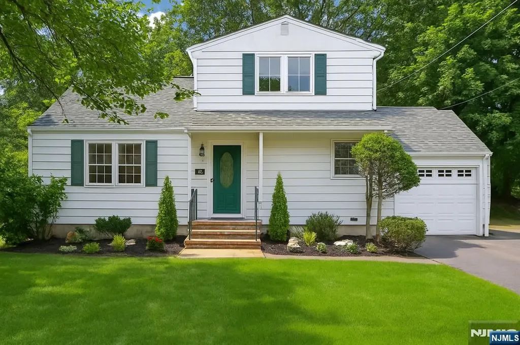 674 Ackerman Avenue, Glen Rock NJ | 25025316 - Christie's International ...